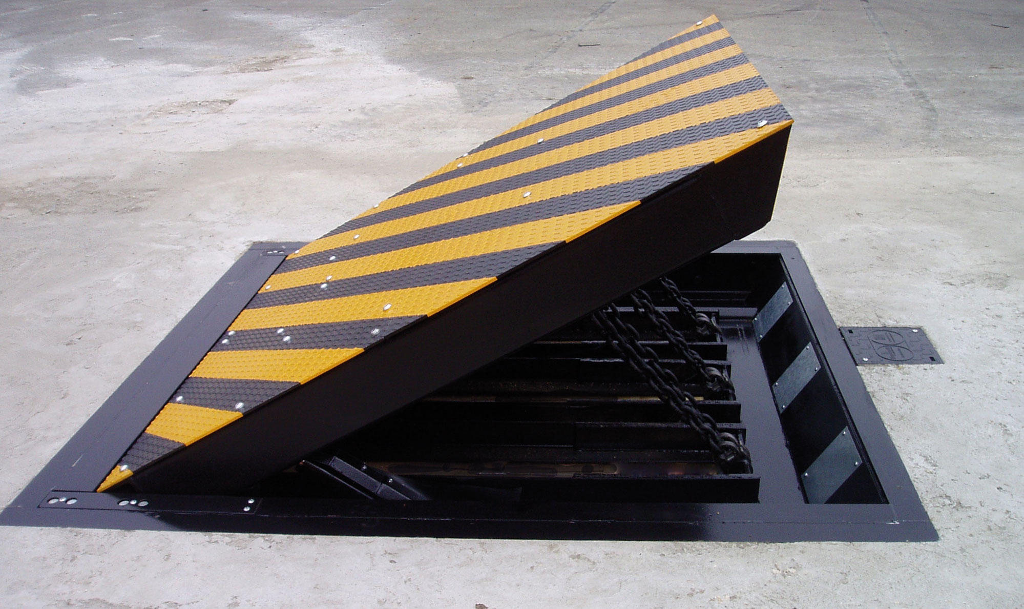 Avon RB880CR K4 Defender Shallow Road Blocker - Avon Barrier