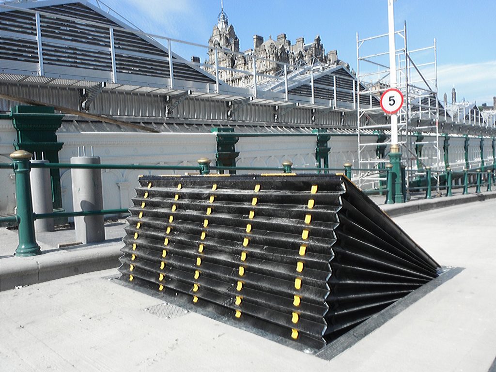 PAS68 Shallow Road Blocker - Avon RB880CR Defender Road Blocker